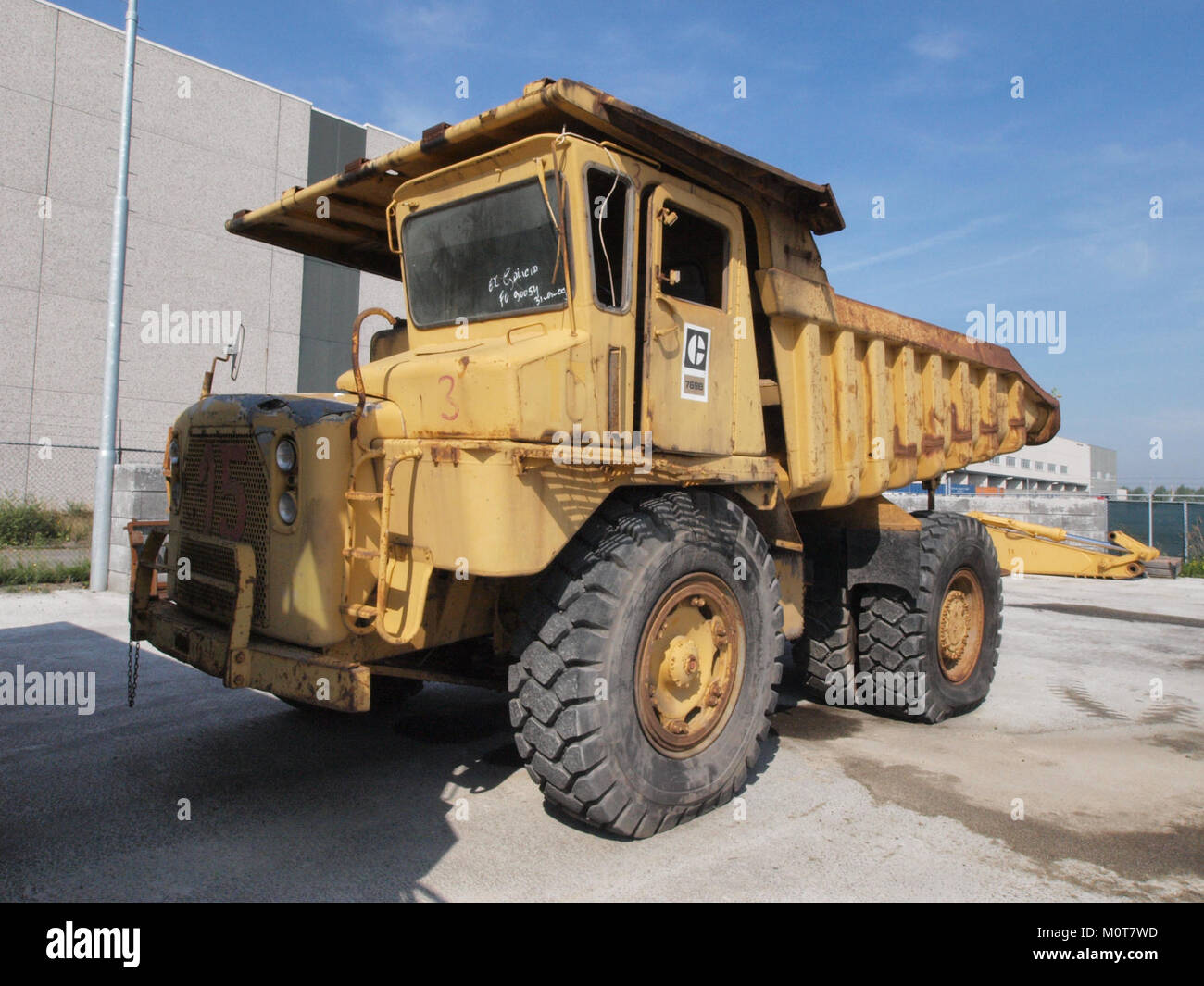 The Caterpillar 769B is a heavy-duty dump truck, designed for ...