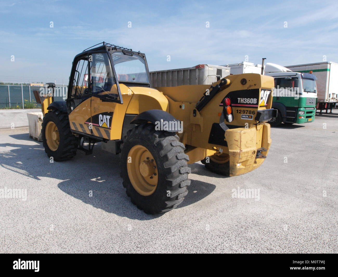 The Caterpillar TH360B is a telehandler used in construction and ...