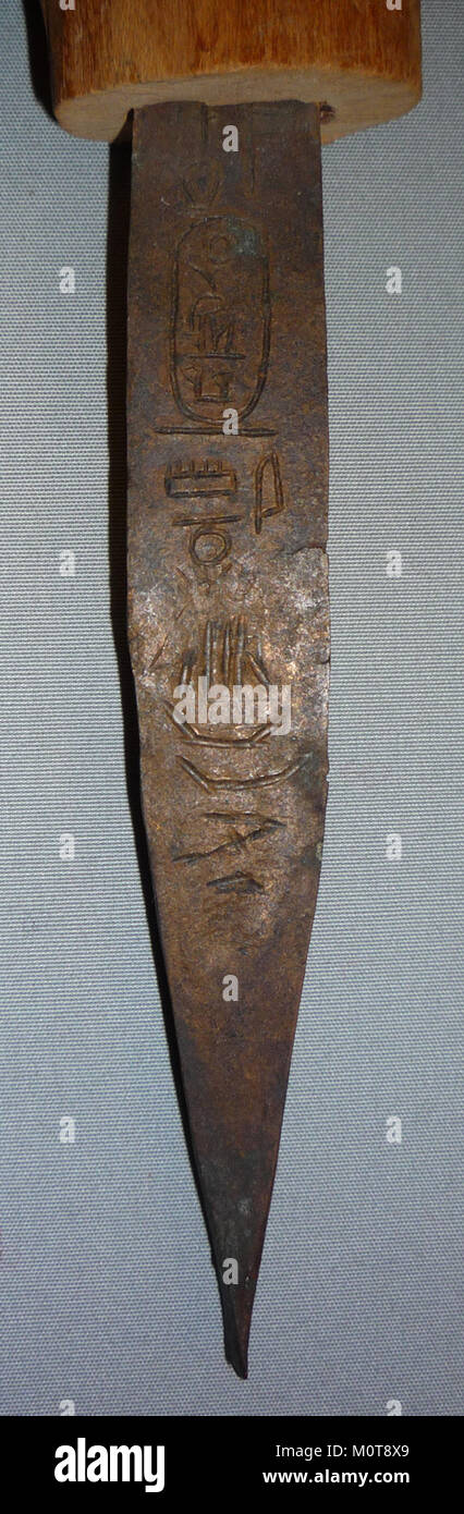 Egypt ancient chisel hi-res stock photography and images - Alamy