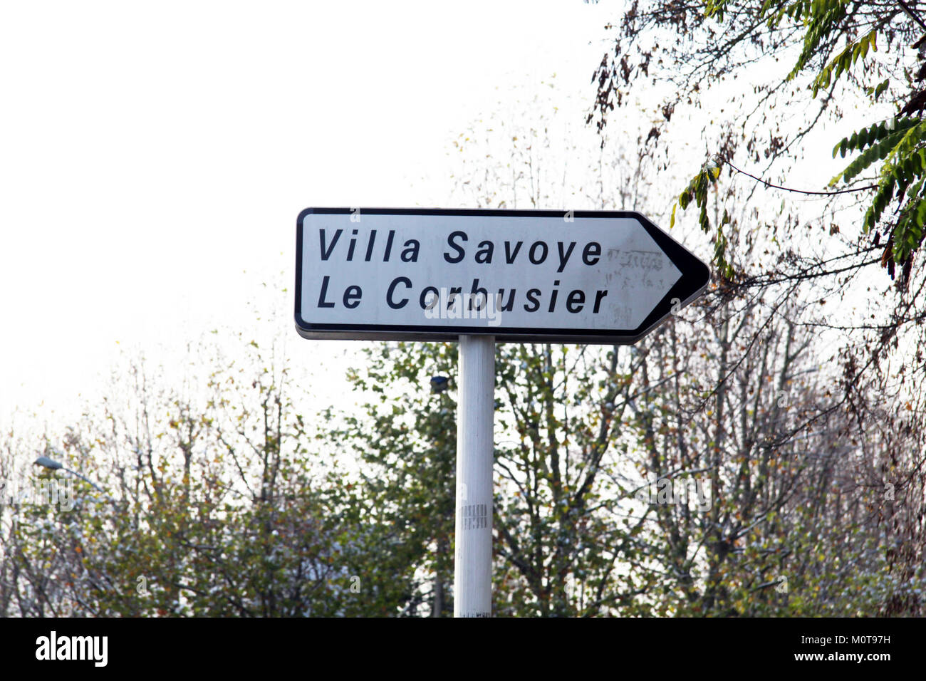 Street signs directional located hi-res stock photography and images ...
