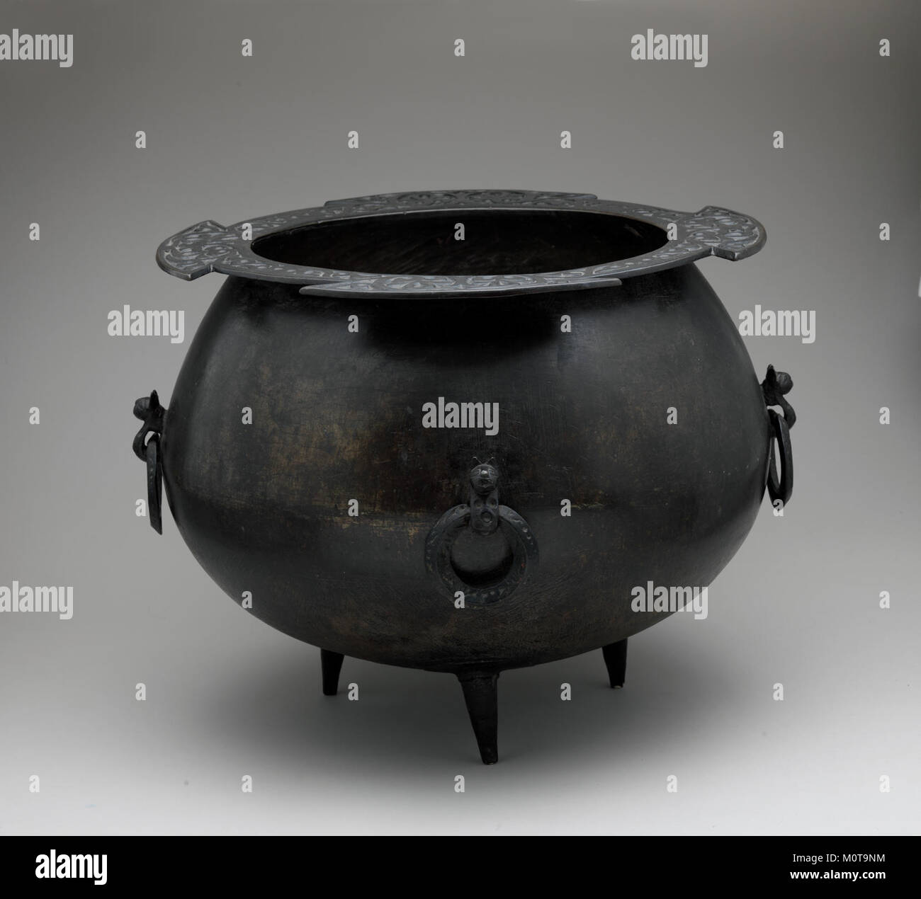 Cauldron cover hi-res stock photography and images - Alamy