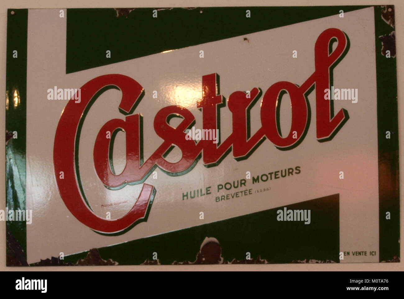 Castrol vintage hi-res stock photography and images - Alamy
