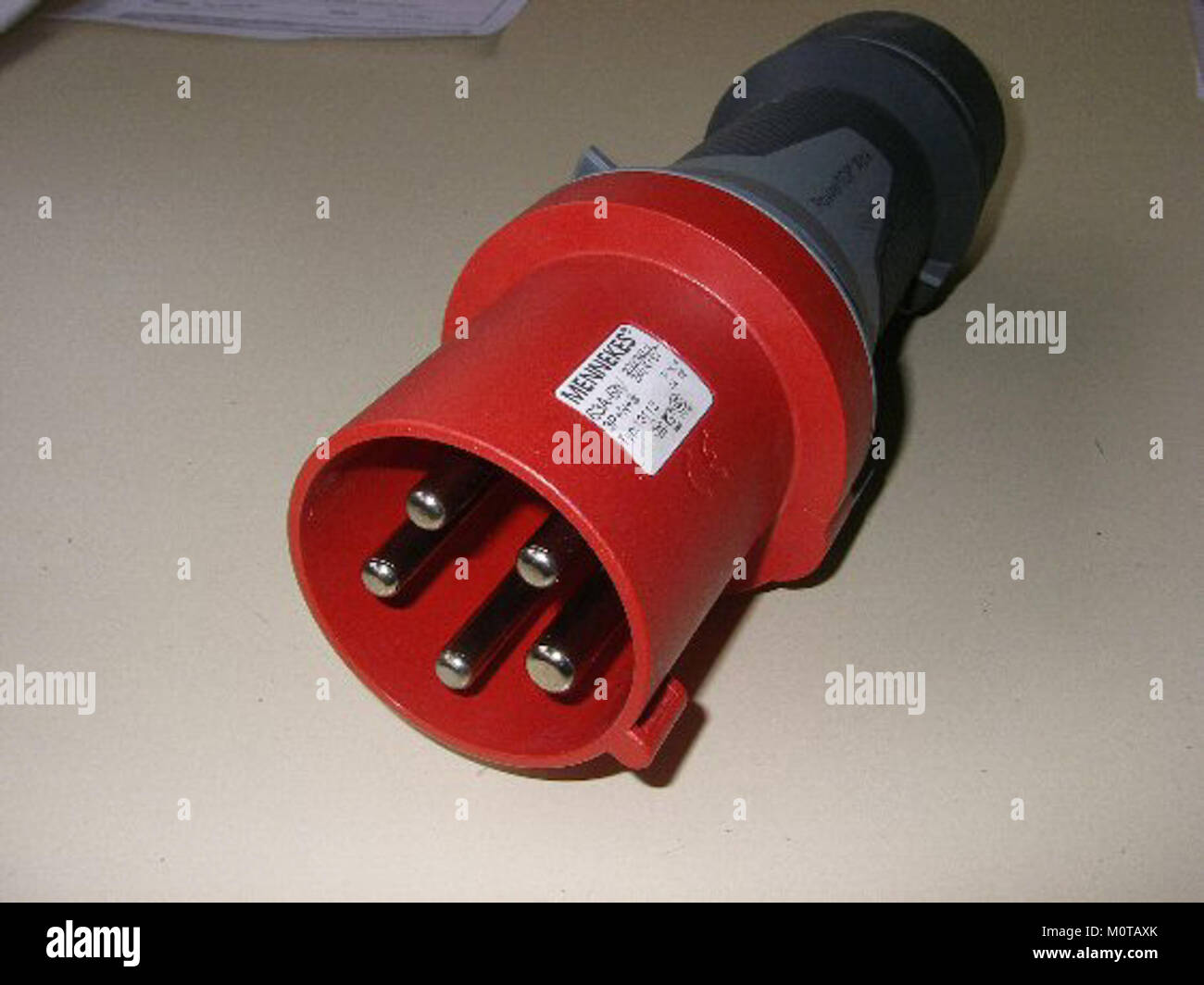 CEE stekker 32A refers to a type of electrical plug, commonly used in ...