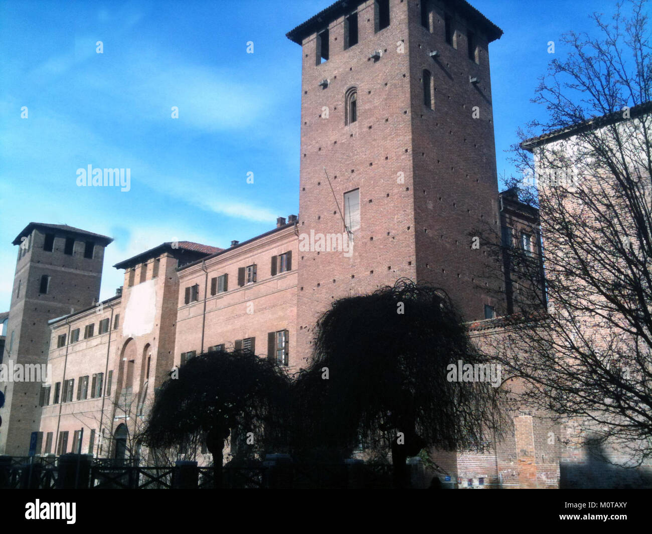 An image titled 'Castello Vercelli del sudest', depicting the ...