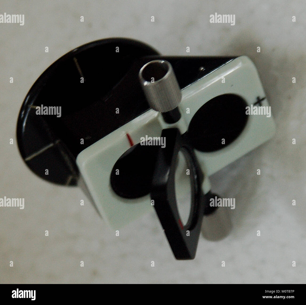 The Carl Zeiss simultankorscylinder is a precision optical instrument ...