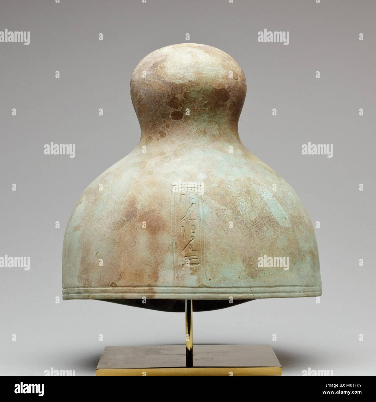 Egyptian ceremonial headgear hi-res stock photography and images - Alamy