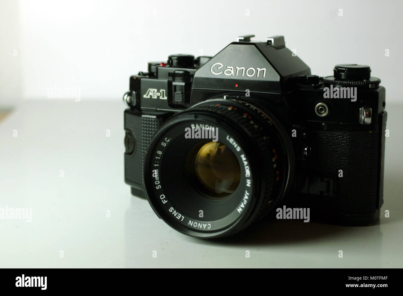 Film camera 35mm camera hi-res stock photography and images - Alamy