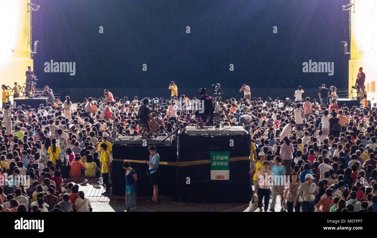 Tv cameras hi-res stock photography and images - Alamy