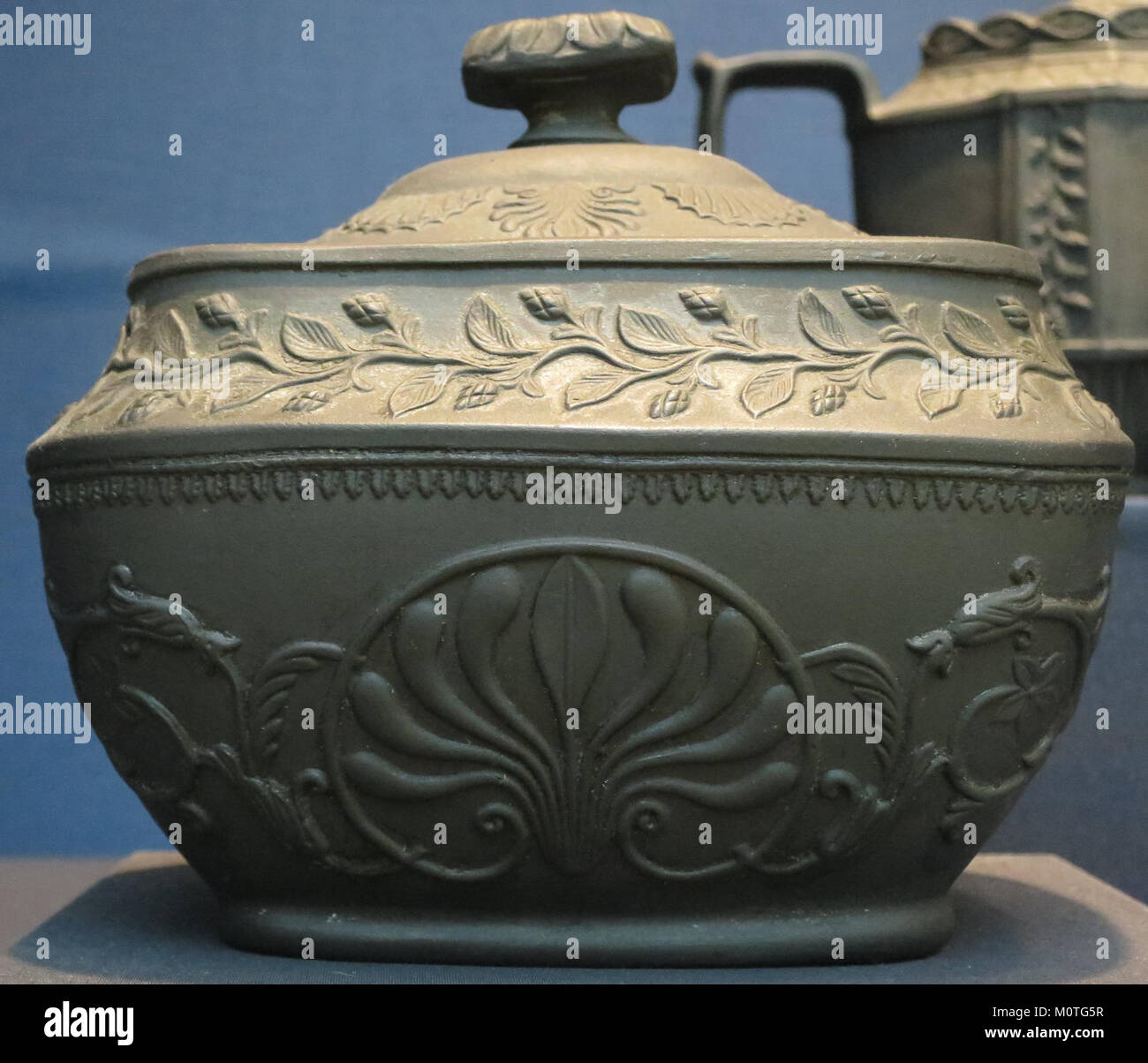 A Castleford ware covered sugar bowl, crafted from basalt ware around ...