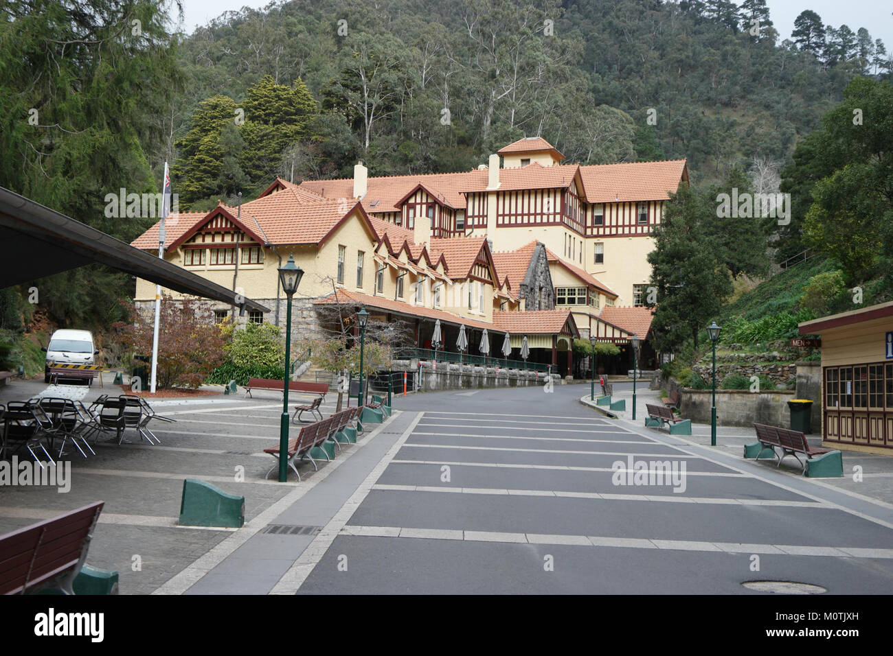 Jenolan caves house hi-res stock photography and images - Alamy