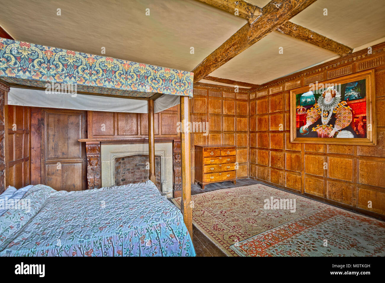 Castle Lodge Bedroom (21012752181 Stock Photo - Alamy