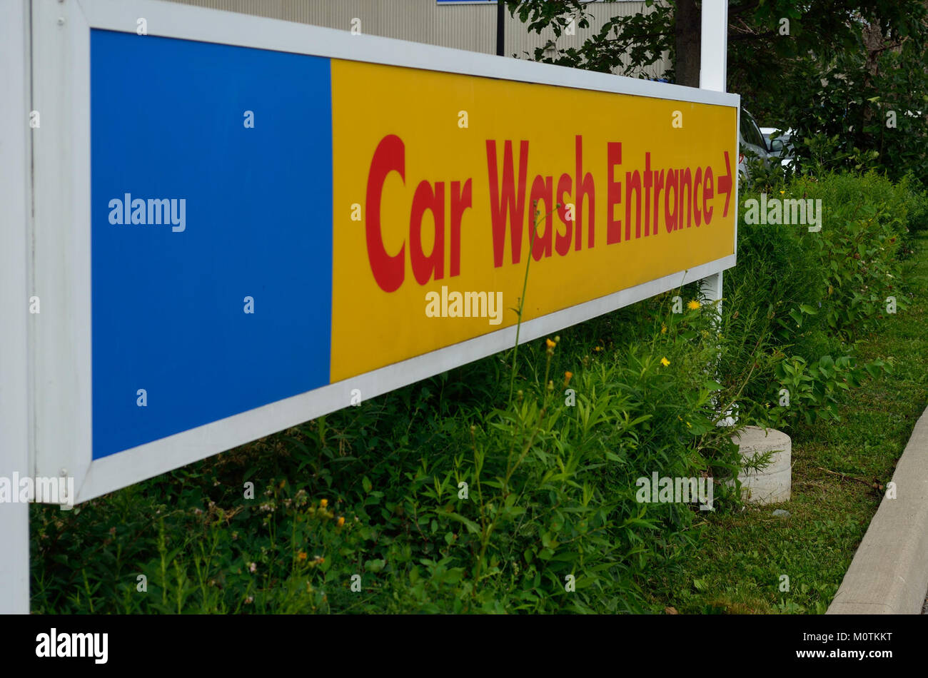 This likely refers to a Shell-branded car wash, offering services such ...