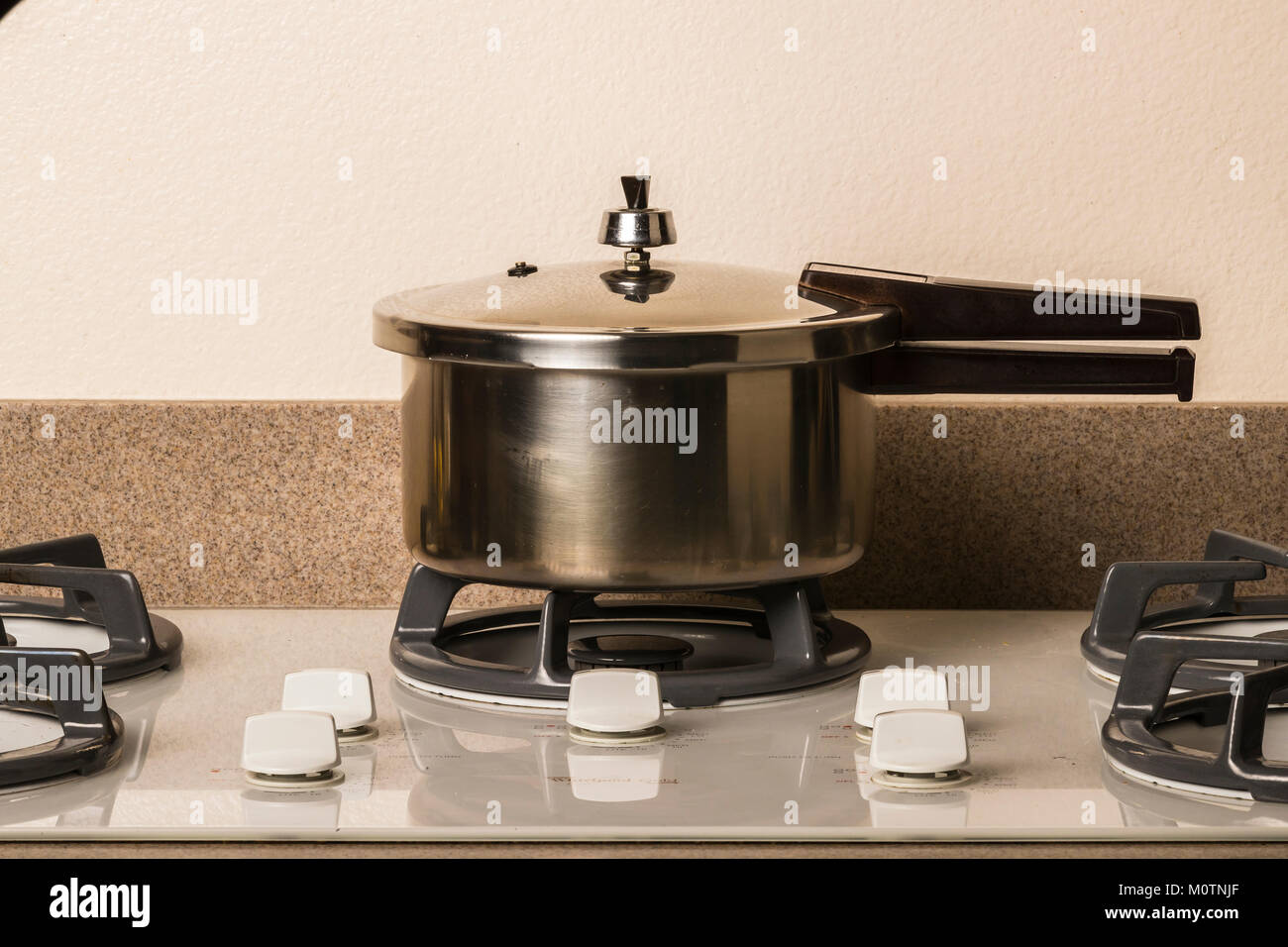 Fast pressure cooker hi-res stock photography and images - Alamy