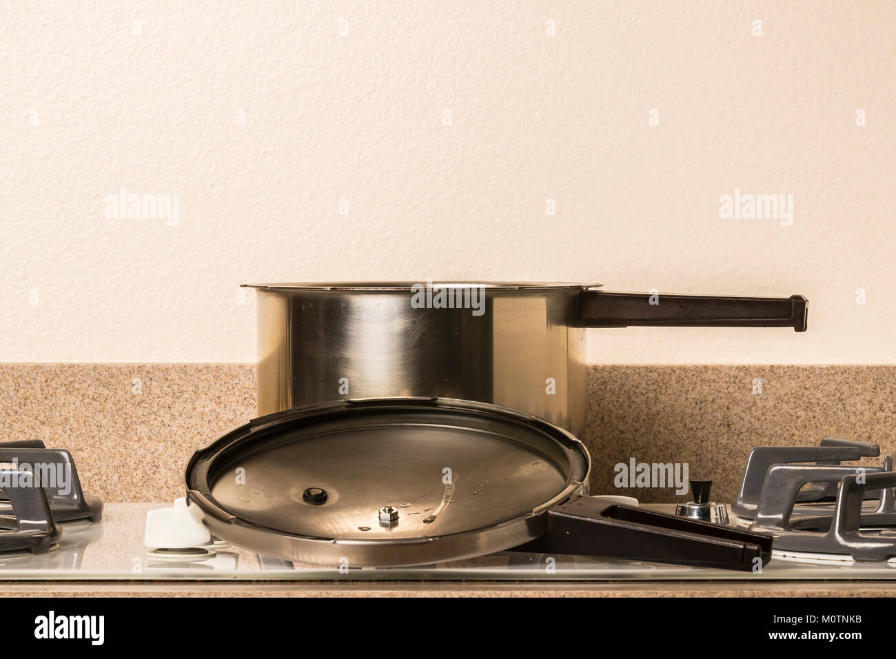 Fast pressure cooker hi-res stock photography and images - Alamy