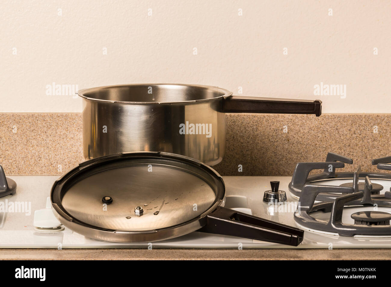 Fast pressure cooker hi-res stock photography and images - Alamy