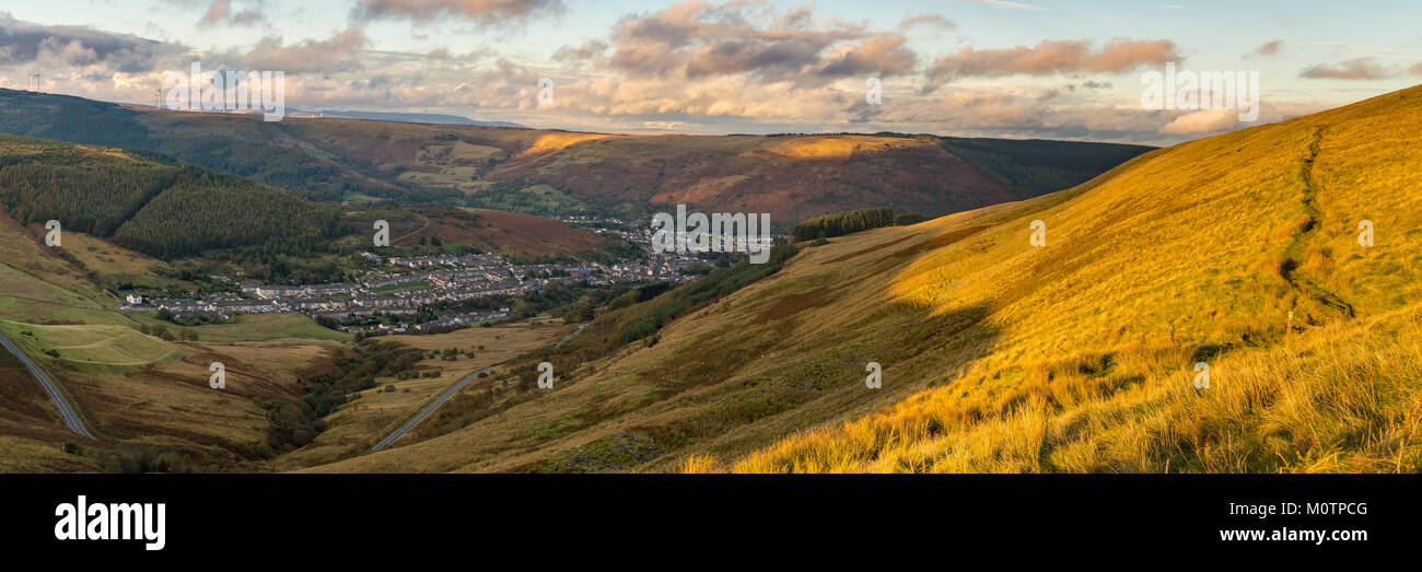 Rhondda valley village hi-res stock photography and images - Alamy