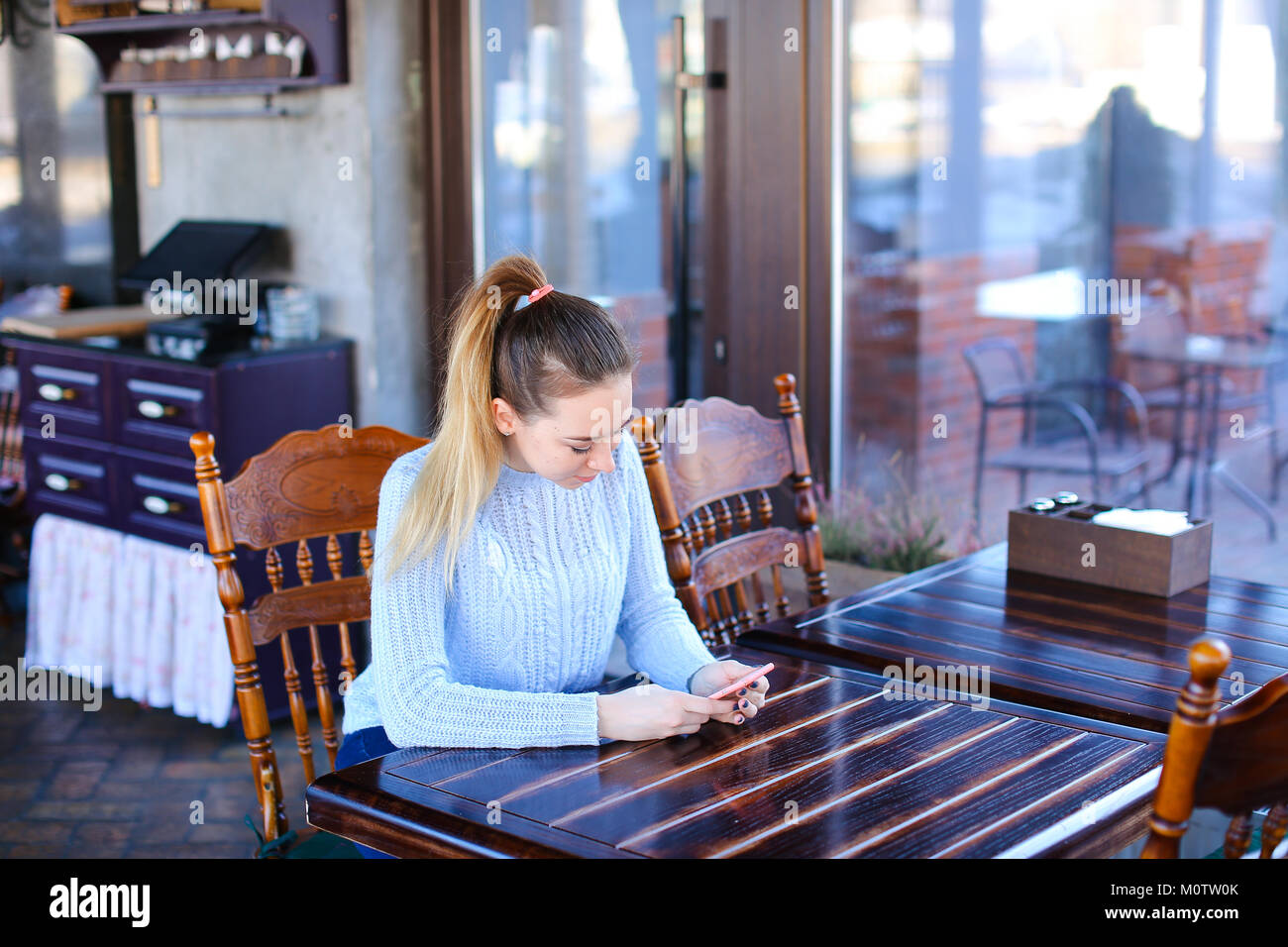 Model waiting photographer for photoshoot in cafe Stock Photo - Alamy