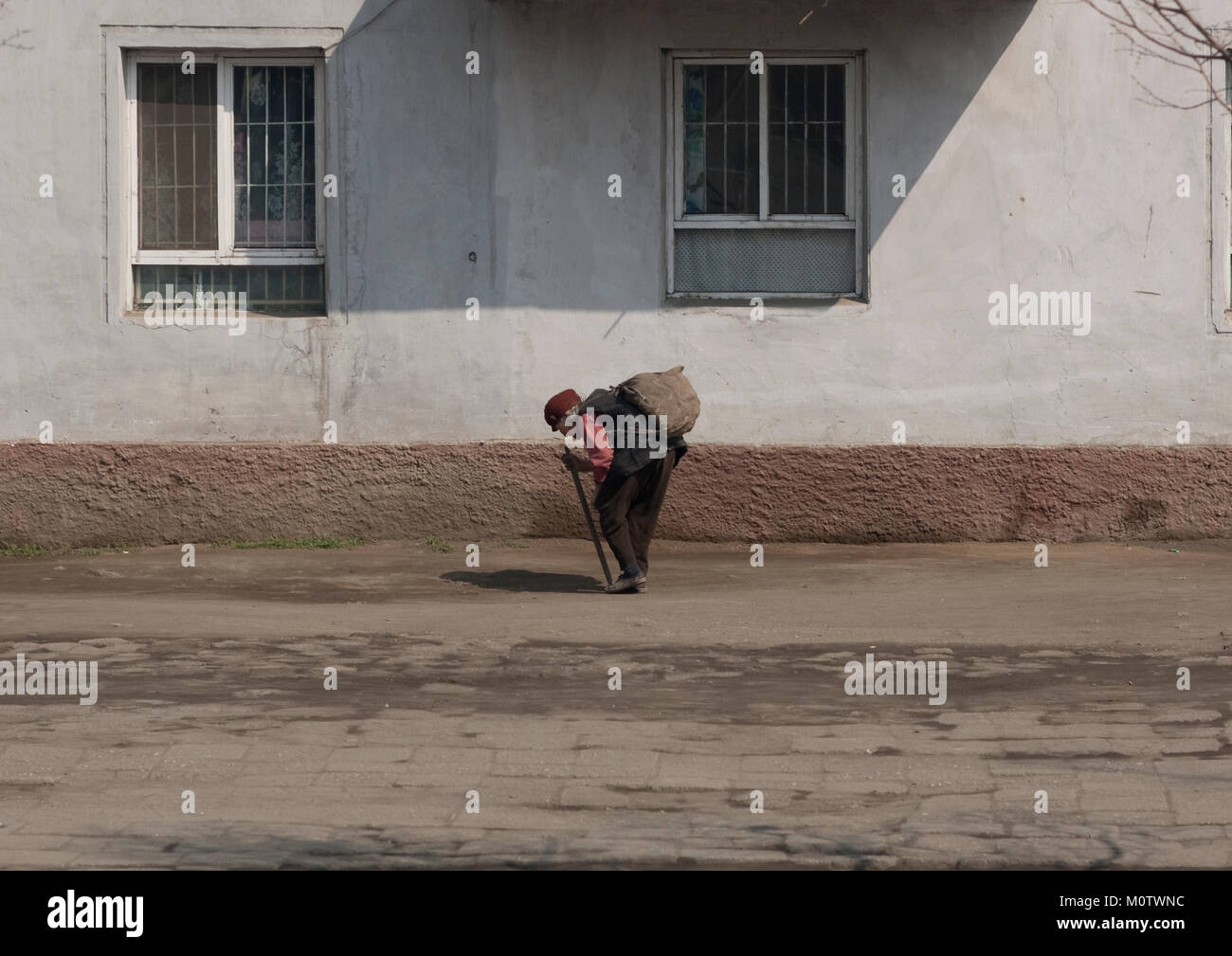 Stooping posture hi-res stock photography and images - Alamy