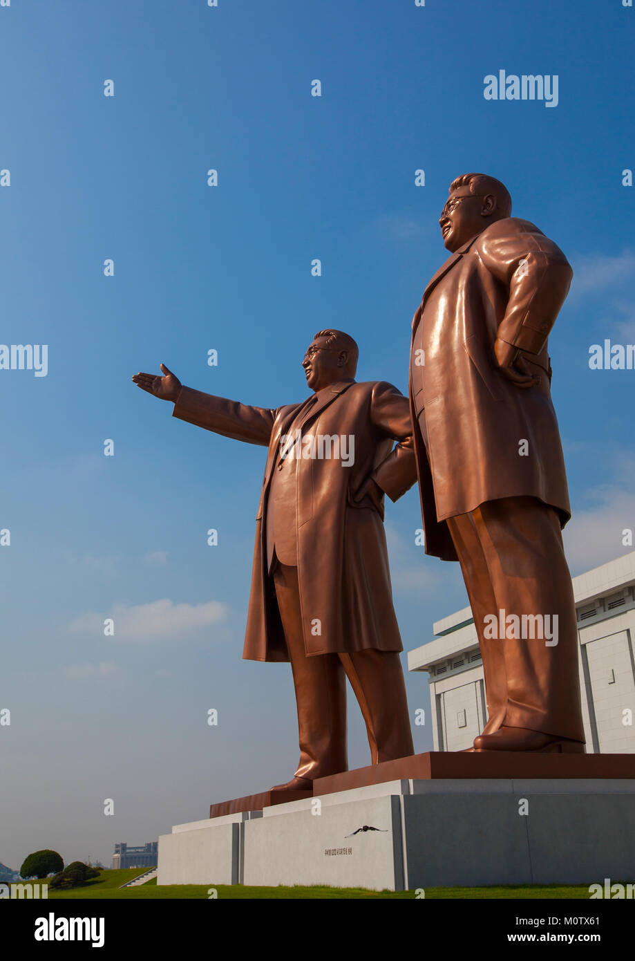 The two statues of the Dear Leaders in the Grand monument on Mansu hill ...