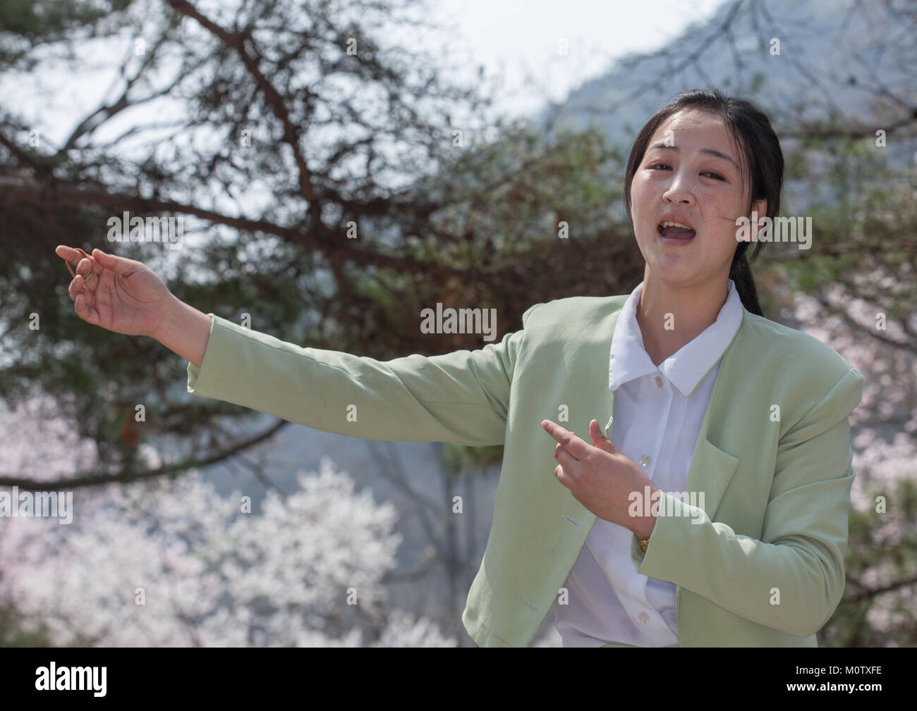 Korea woman sing hi-res stock photography and images - Alamy