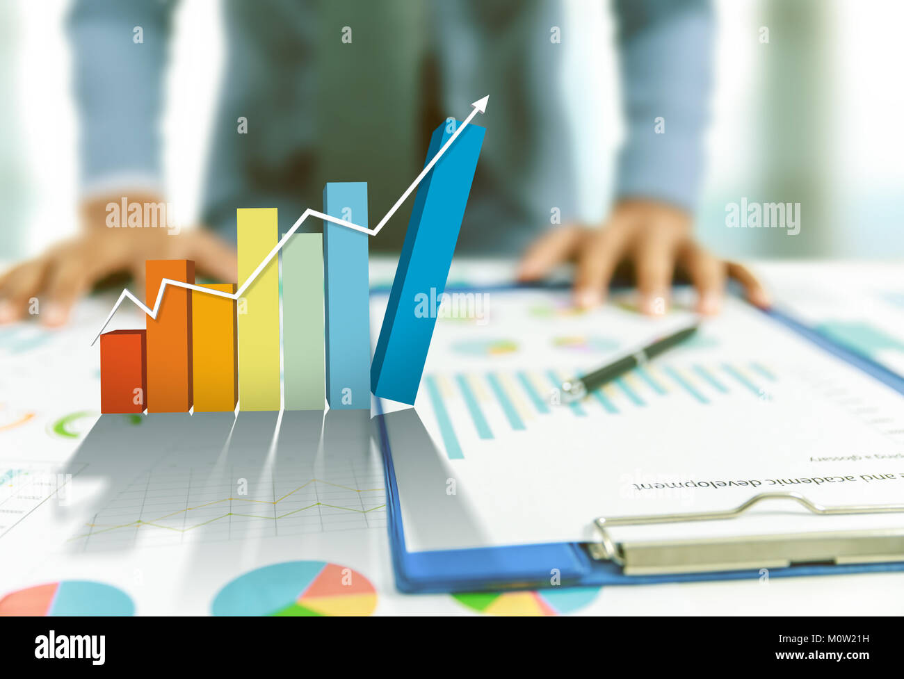 businessman present rising graph, business growth concept Stock Photo ...