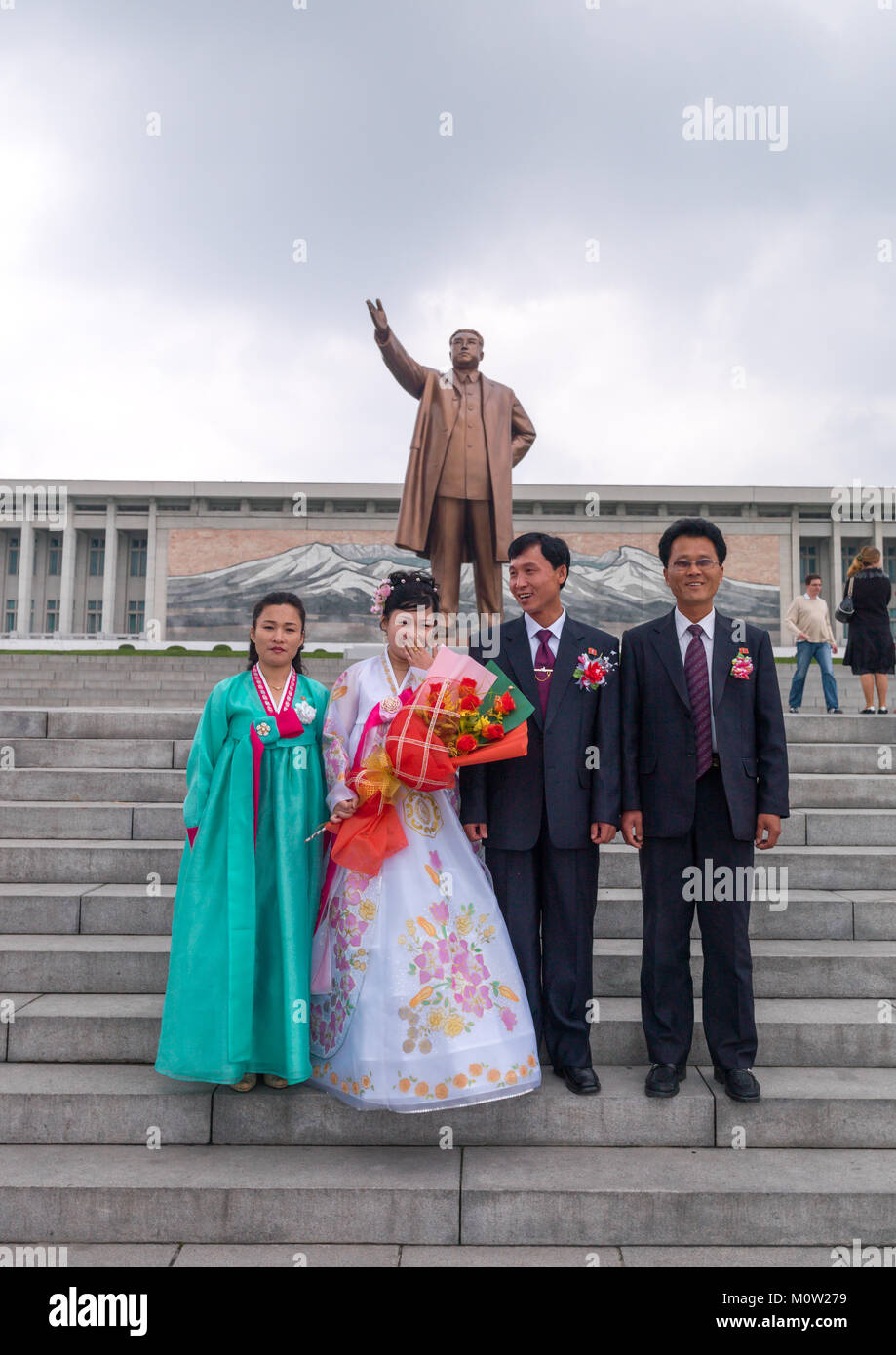North Korean couples celebrating their weddings in front of Kim il Sung ...