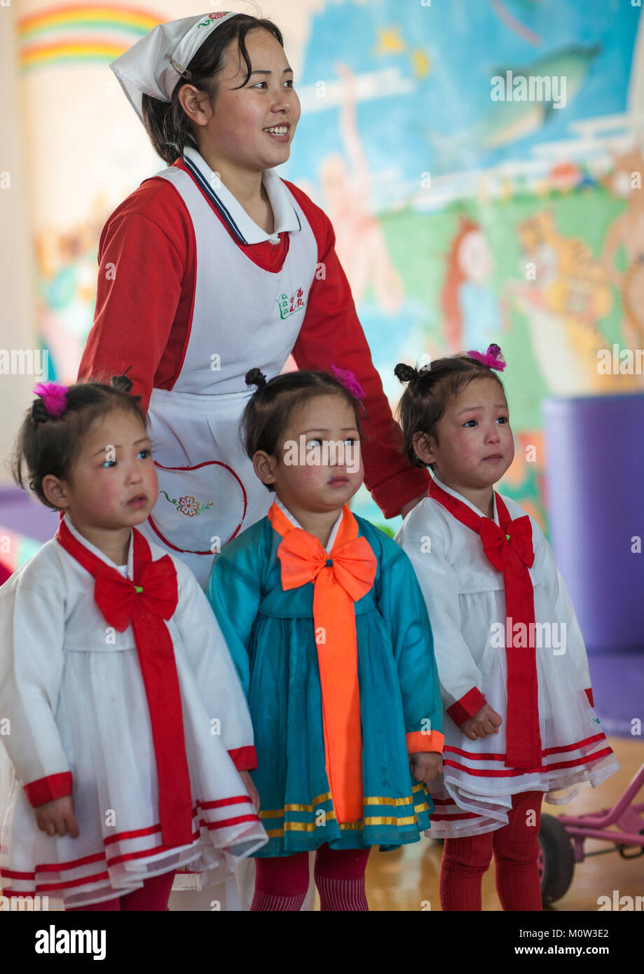 Triplets vertical hi-res stock photography and images - Alamy