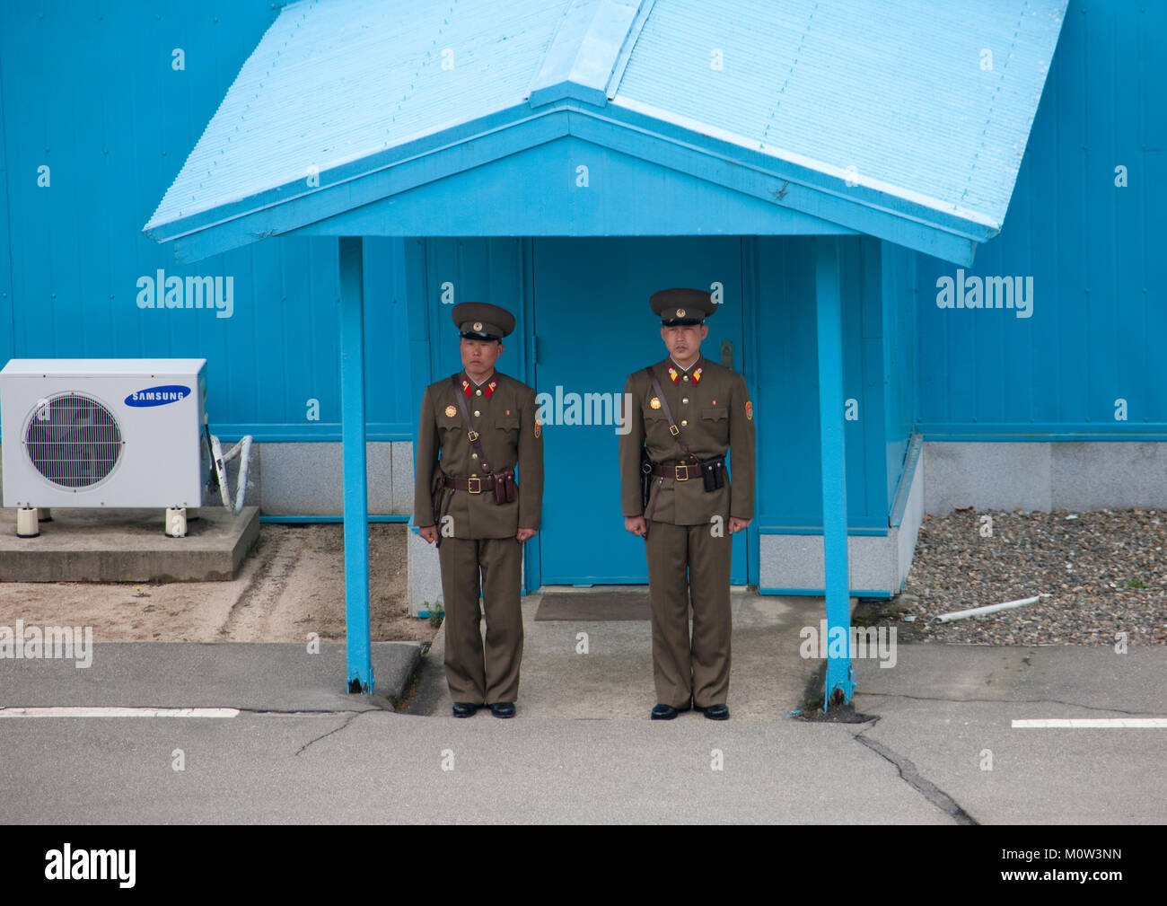North Korean soldiers standing in front of the United Nations ...