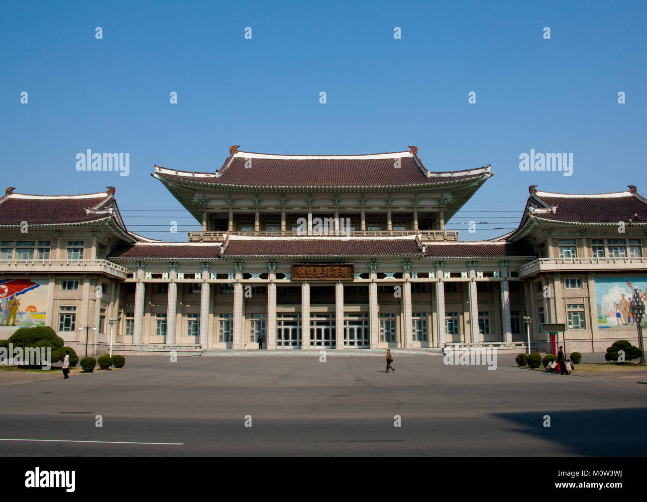 Official building with a Korean style, Pyongan Province, Pyongyang ...