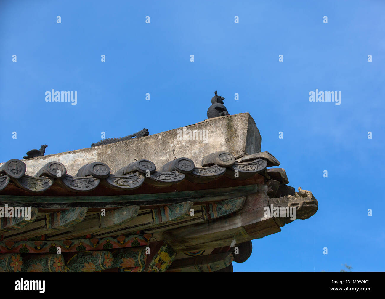 Detail of the roof of the former royal villa of Ri Song Gye founder of ...
