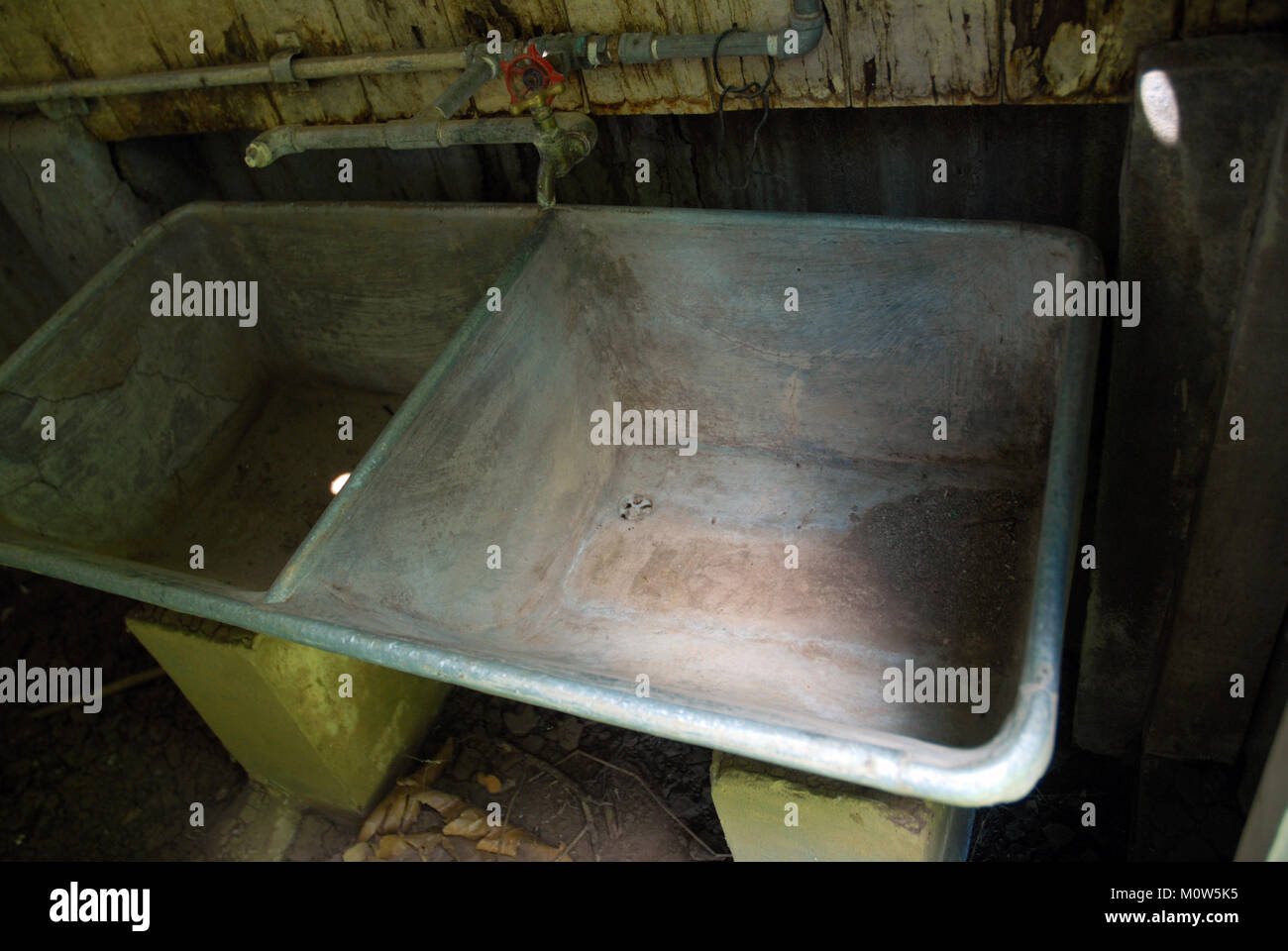 Old sink , sugar mill, Rakiraki, Fiji Stock Photo - Alamy