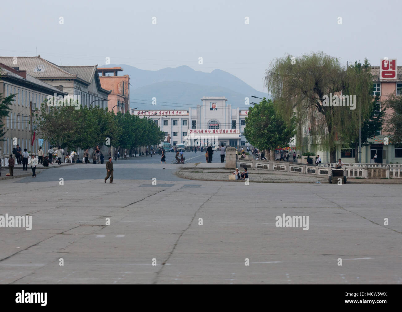 Large avenues without cars, North Hwanghae Province, Sariwon, North ...