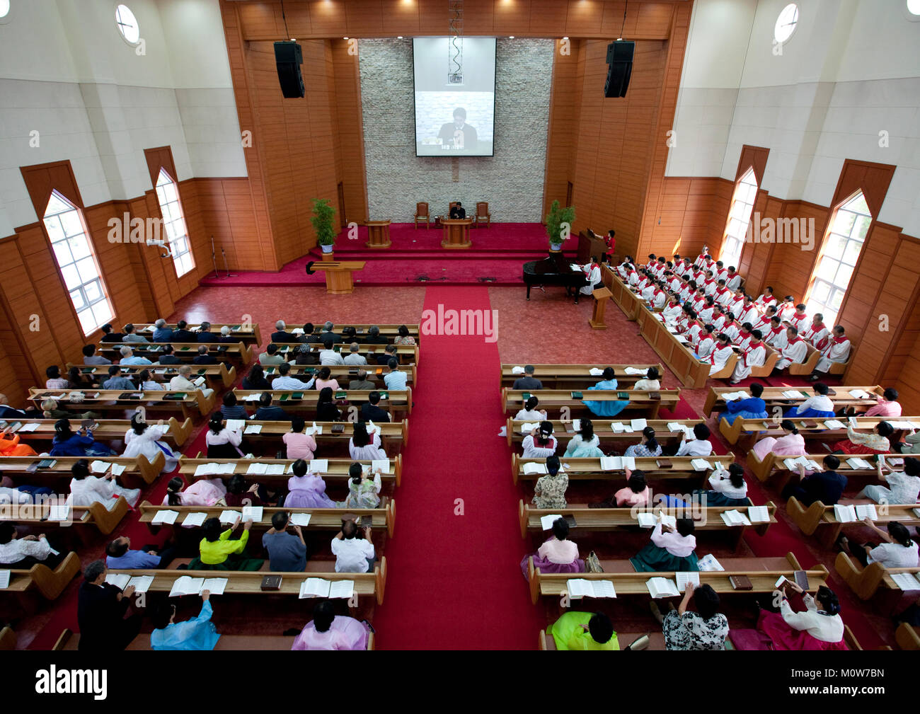 Sunday mass in protestant Bongsu church, Pyongan Province, Pyongyang ...