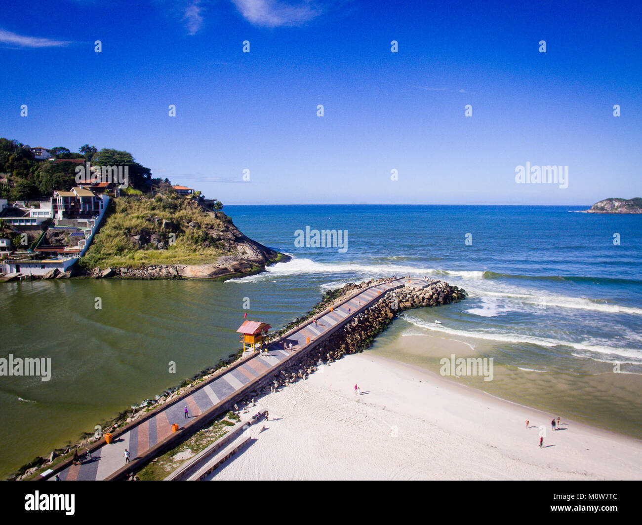 Barra pier hi-res stock photography and images - Alamy