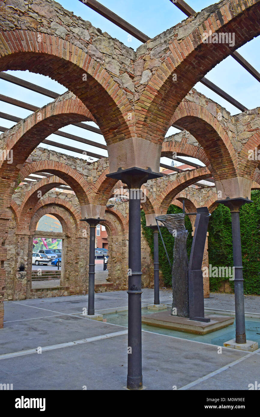 Arcades in El Clot Park in Barcelona Stock Photo - Alamy