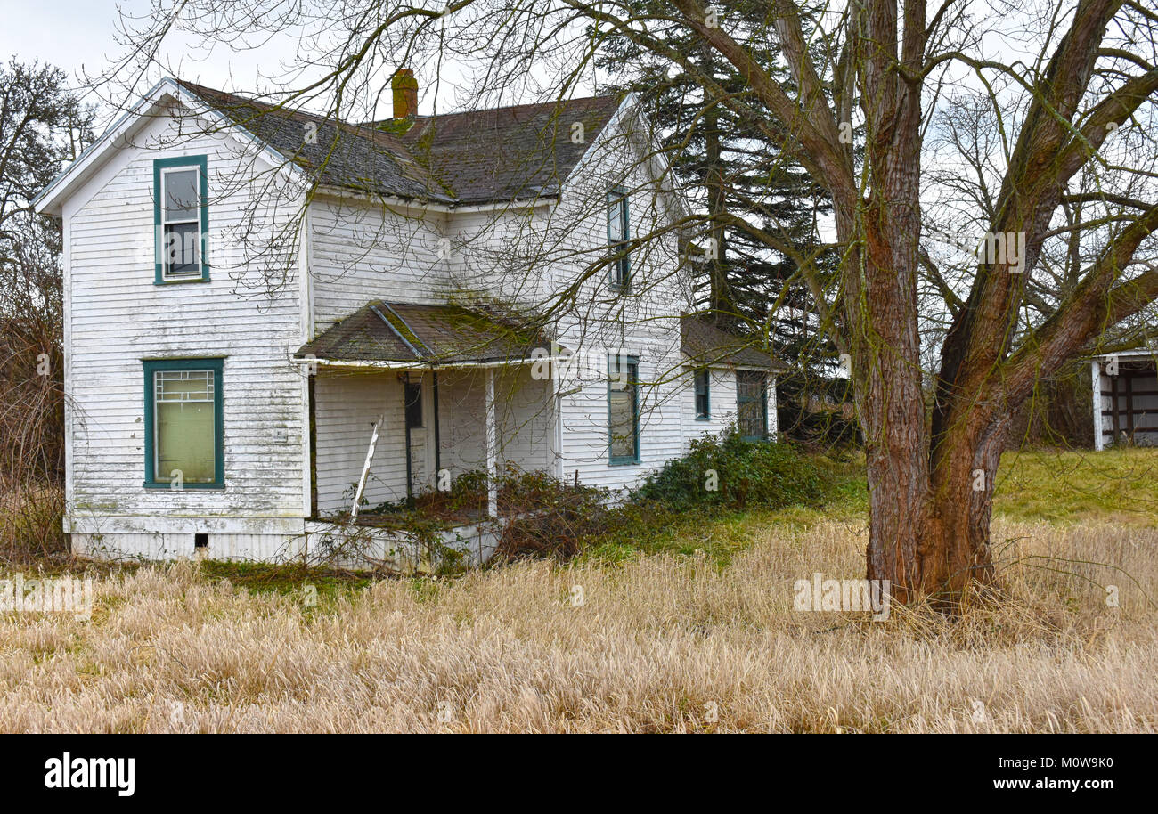 An old farmhouse in the rural countryside of the city of Ferndale ...
