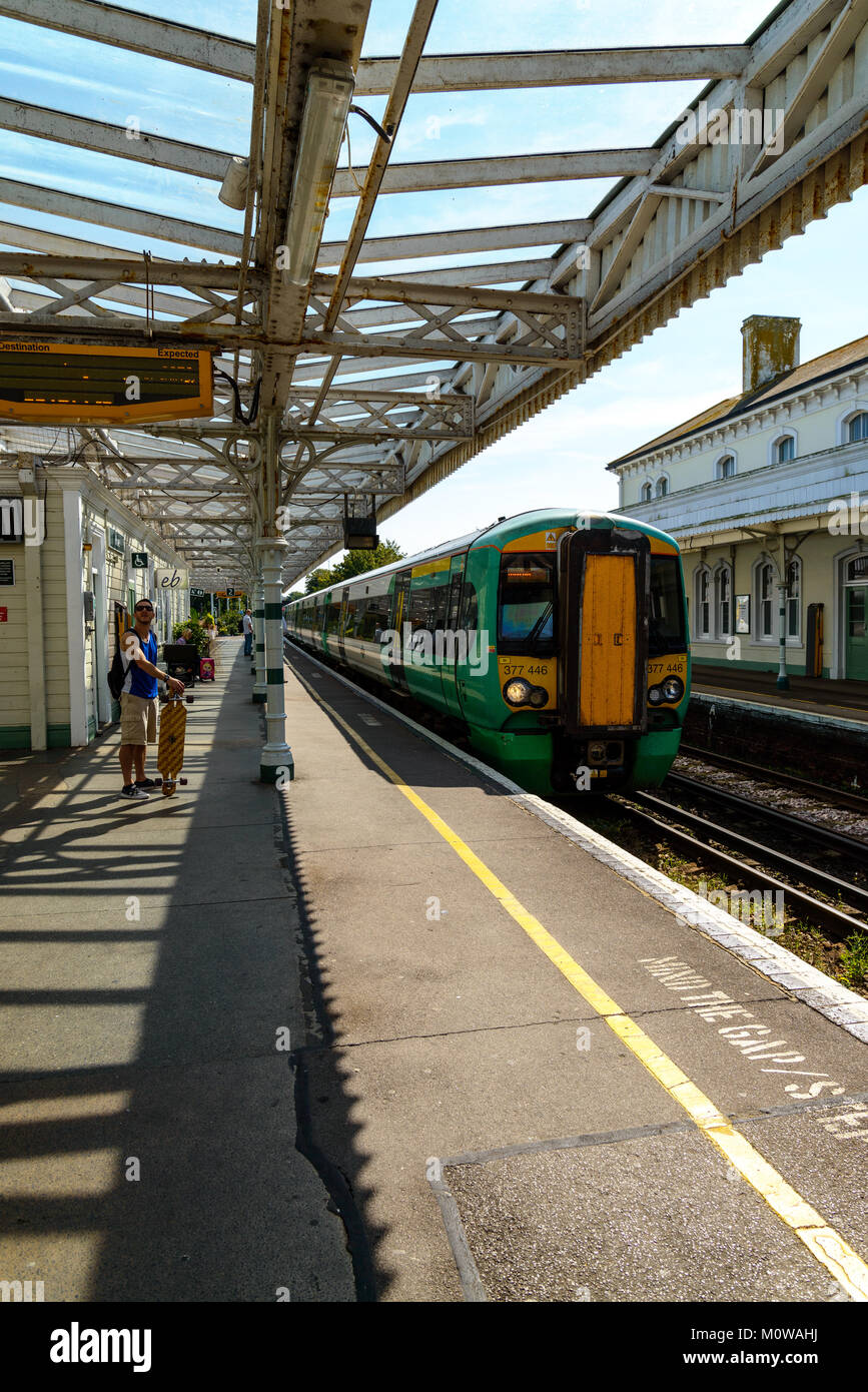 Hove station hi-res stock photography and images - Alamy