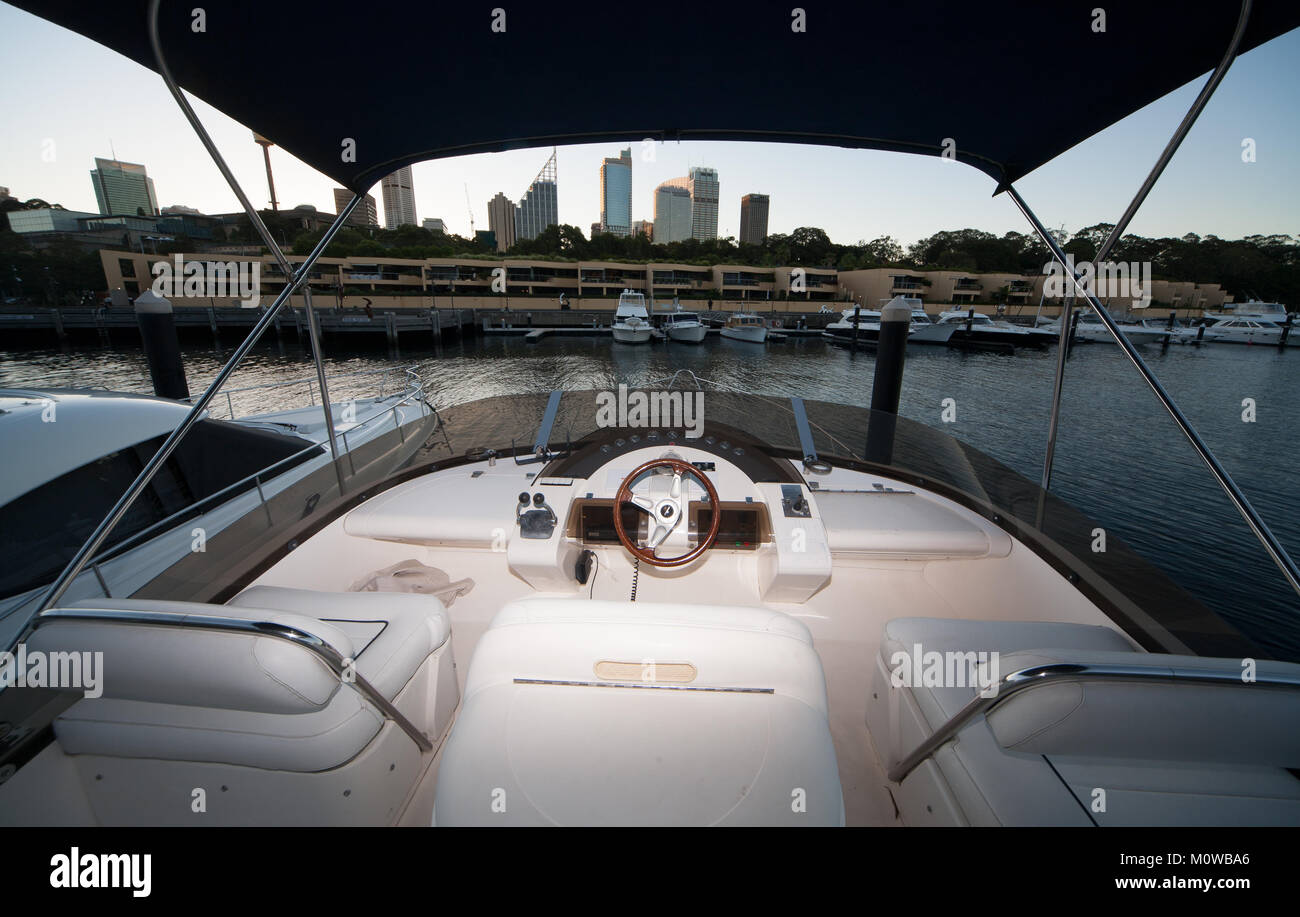 Boat at Woolloomooloo Wharf in Sydney Stock Photo - Alamy