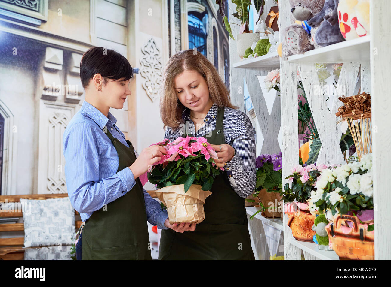 small flower business. Women working in flower shop Stock Photo - Alamy