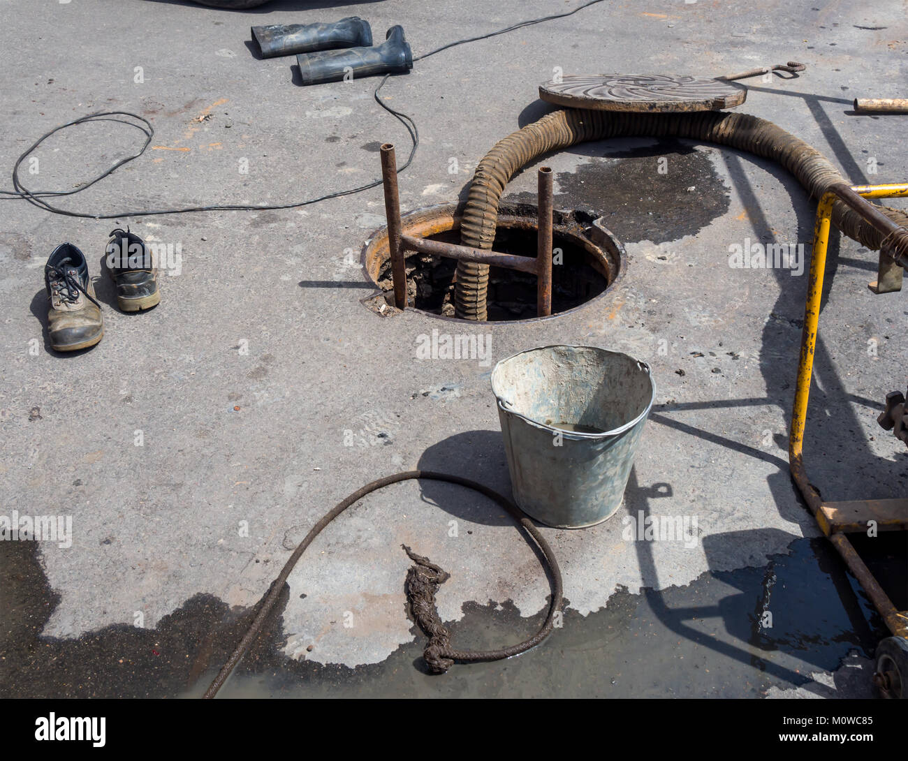 Utility uniforms hi-res stock photography and images - Alamy