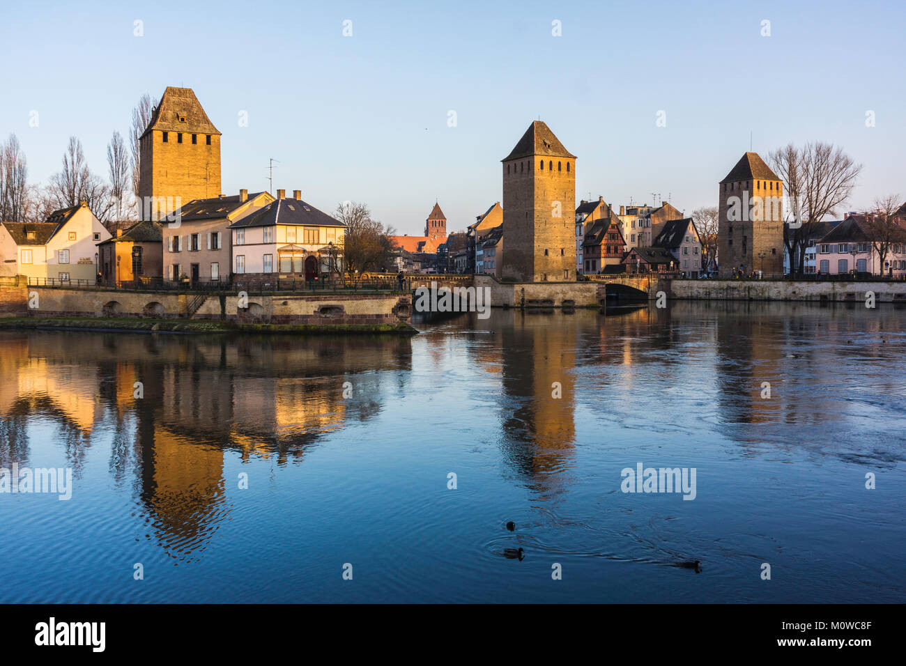 Medieval stone bridges hi-res stock photography and images - Alamy
