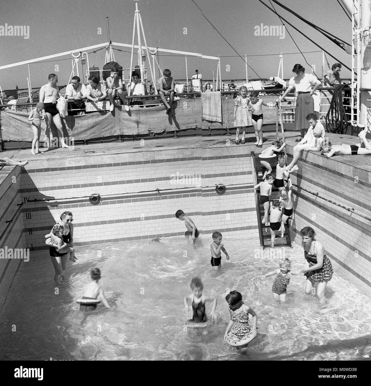 Outdoor Swimming Pool 1950s High Resolution Stock Photography and ...