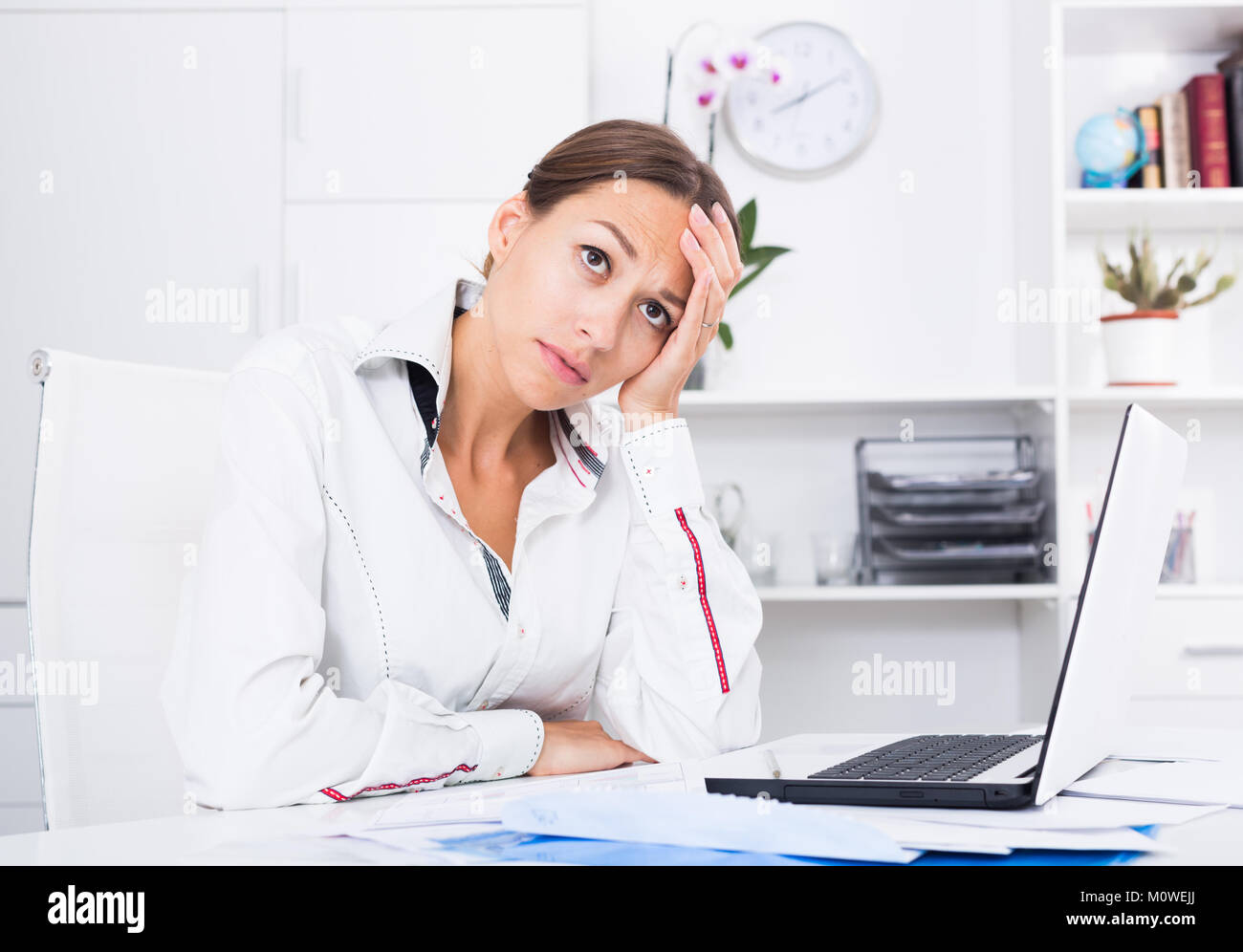 Experiencing problems hi-res stock photography and images - Alamy