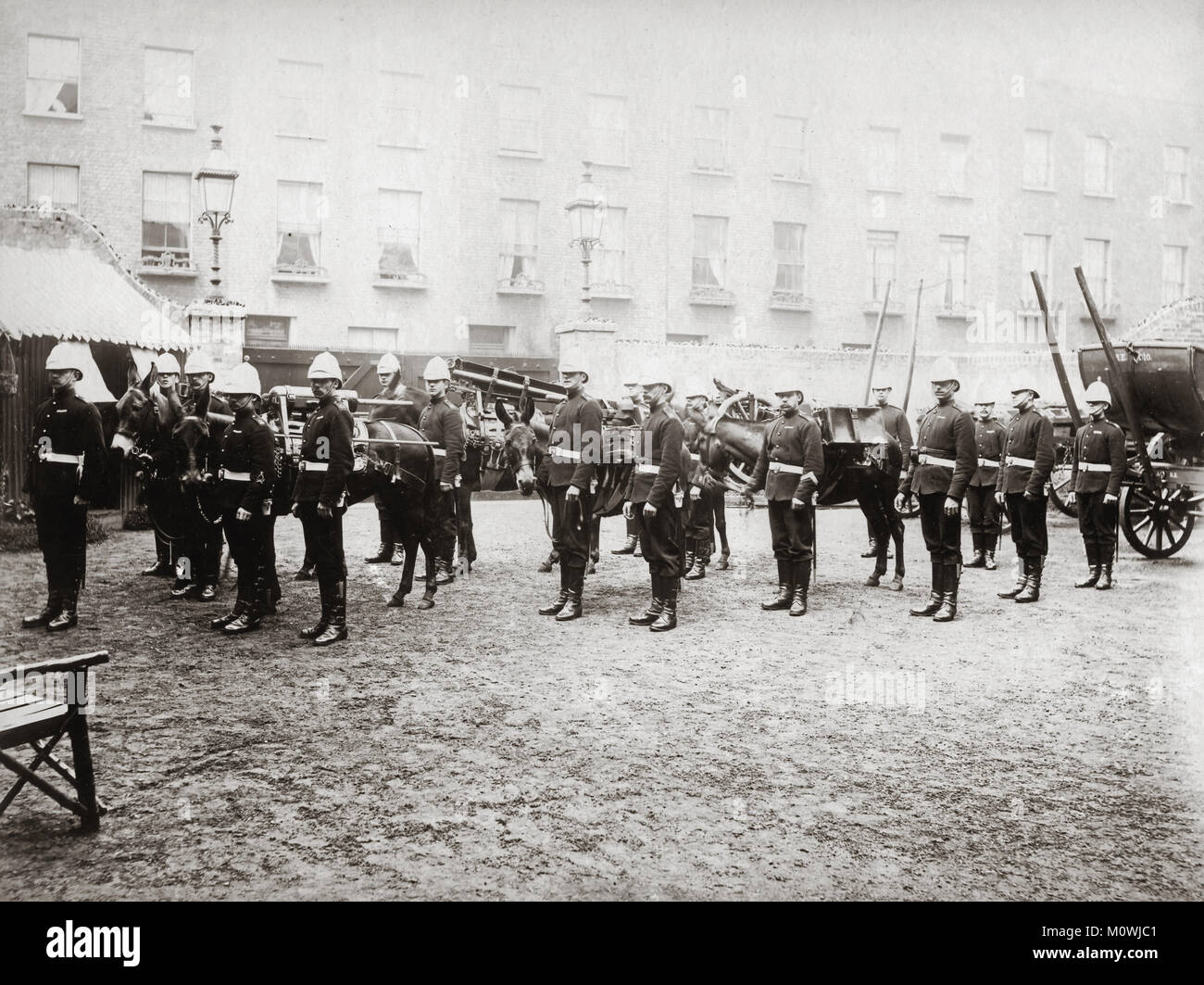 Victorian Army Uniform Stock Photos & Victorian Army Uniform Stock Images - Alamy