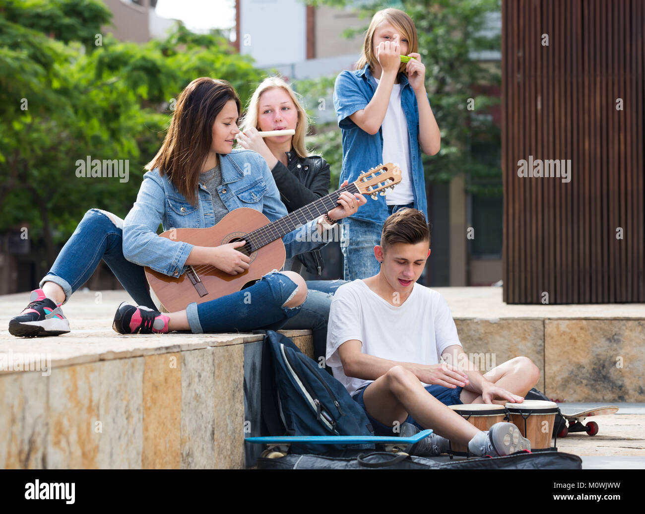 Teenagers playing music together hi-res stock photography and images ...