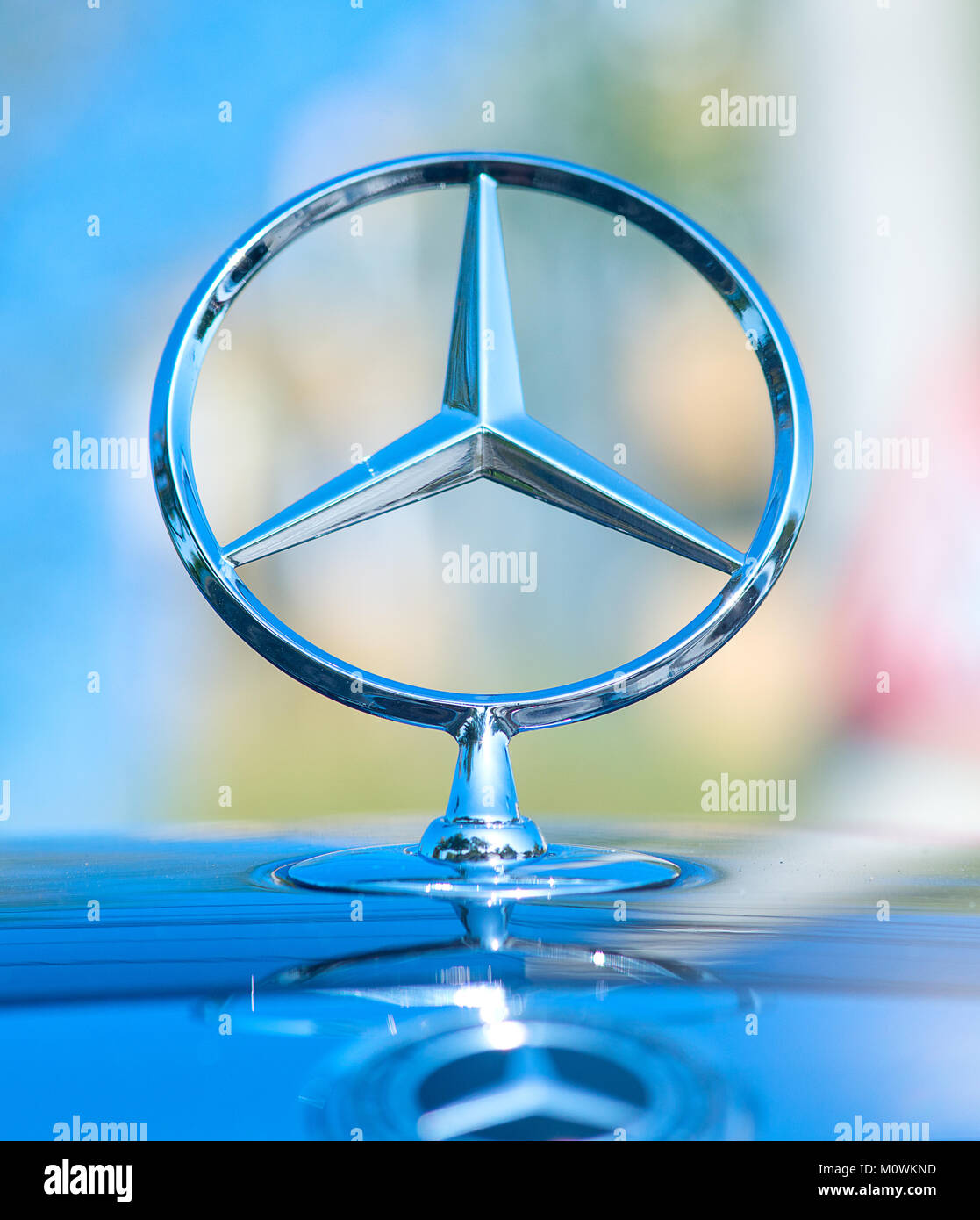 Benz car display showroom hi-res stock photography and images - Alamy