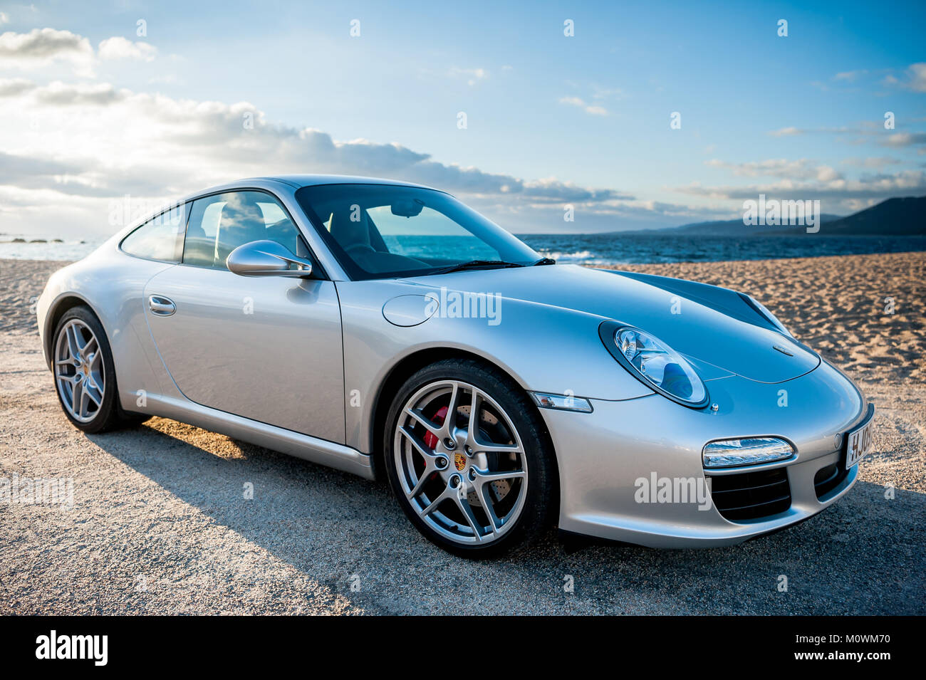 Super car on beach hi-res stock photography and images - Alamy