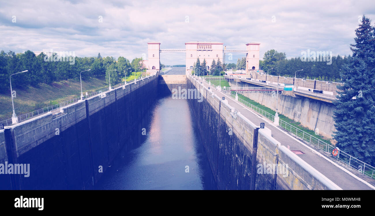 Dam overflow system hi-res stock photography and images - Alamy
