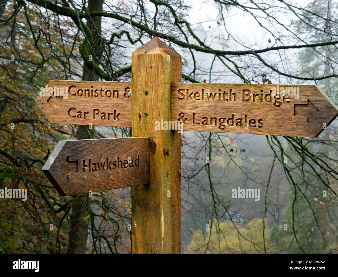 Finger post sign hi-res stock photography and images - Alamy