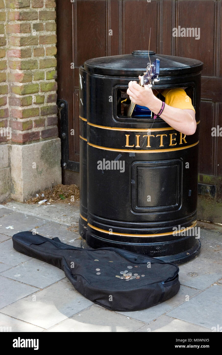 Busker in Cambridge Stock Photo - Alamy